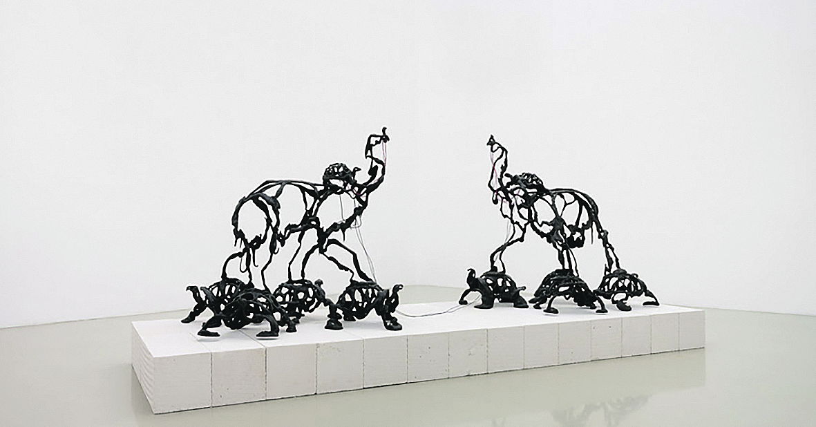 Kritik Kunst: Raphaela Vogel - Raptoren gegen Schildkröten - FALTER