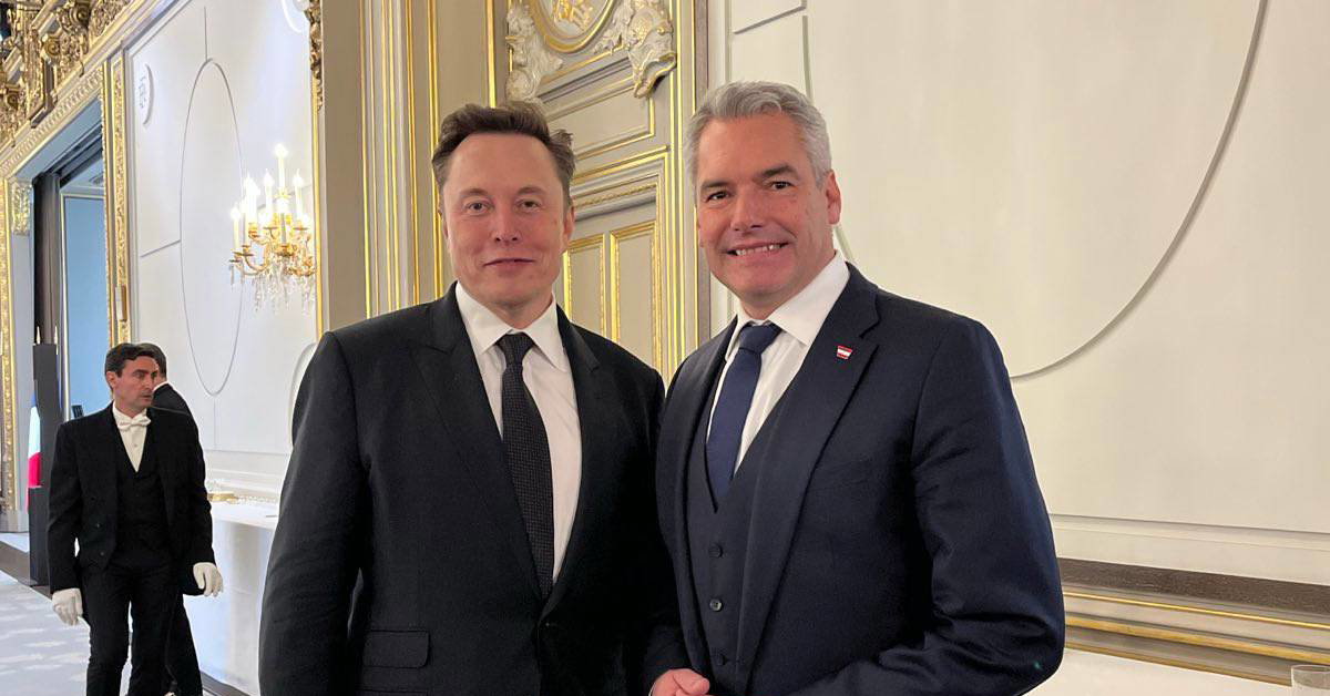 Dolm: Bundeskanzler Karl Nehammer biedert sich bei Elon Musk an - FALTER