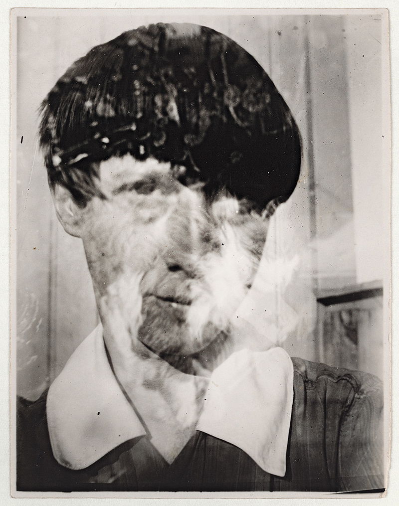 Kurator Martin Waldmeier erklärt die Hannah Höch-Ausstellung im ...