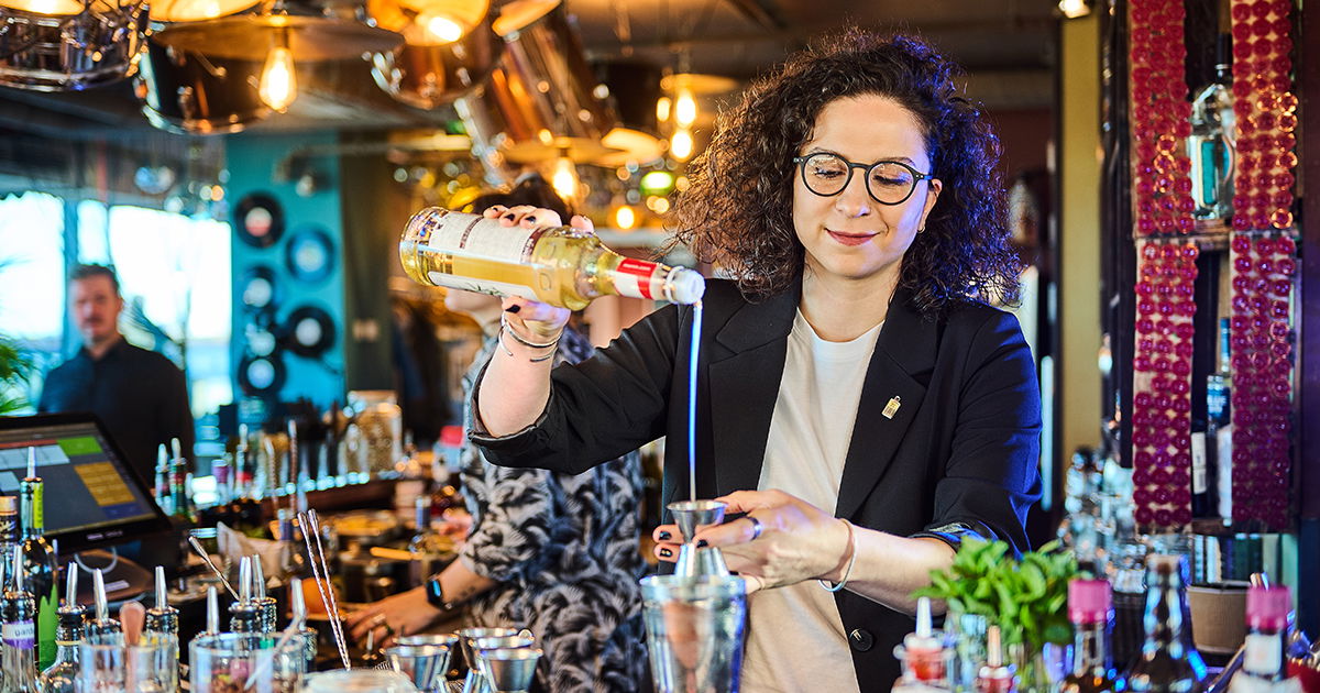 Sangria statt Scharia: Die Frau, die dem Iran das Trinken beibringt ...