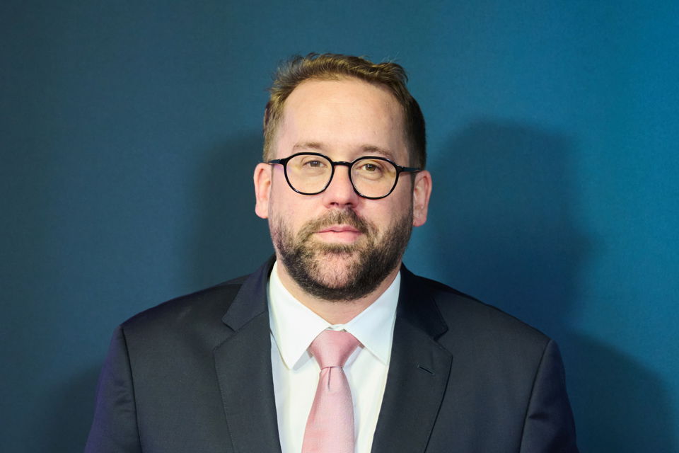 Podcast: Warum wählen so viele Deutsche AfD, Herr Ronzheimer? - FALTER