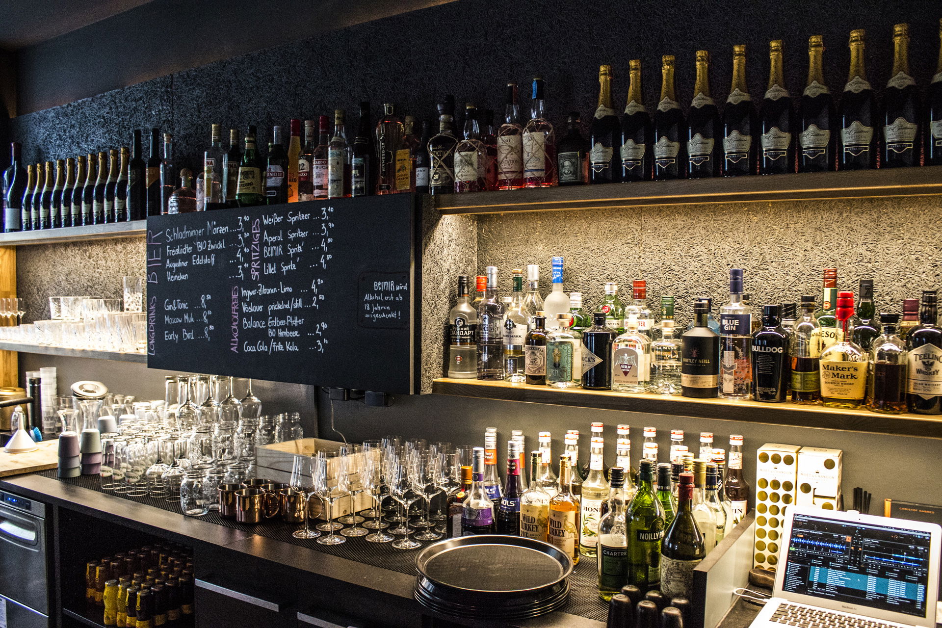 Nachbarschaftsliebe: Die besten Grätzel-Bars - FALTER